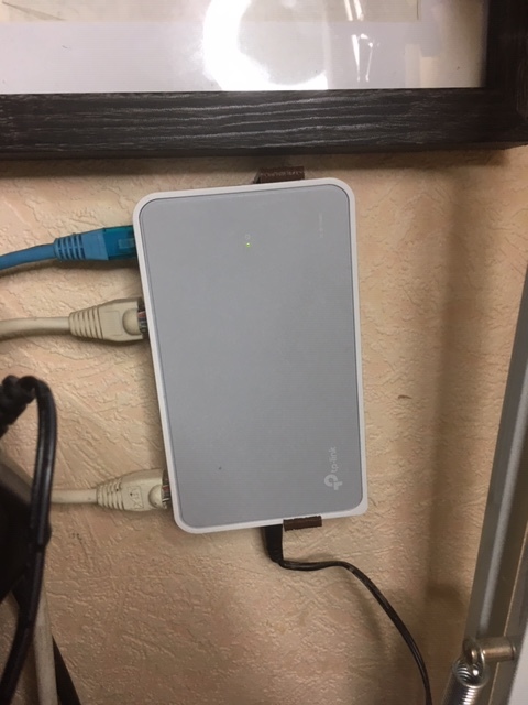 Free 3D file TP-Link 8 Port Ethernet Switch Wall Mount 🖥️・3D printing ...