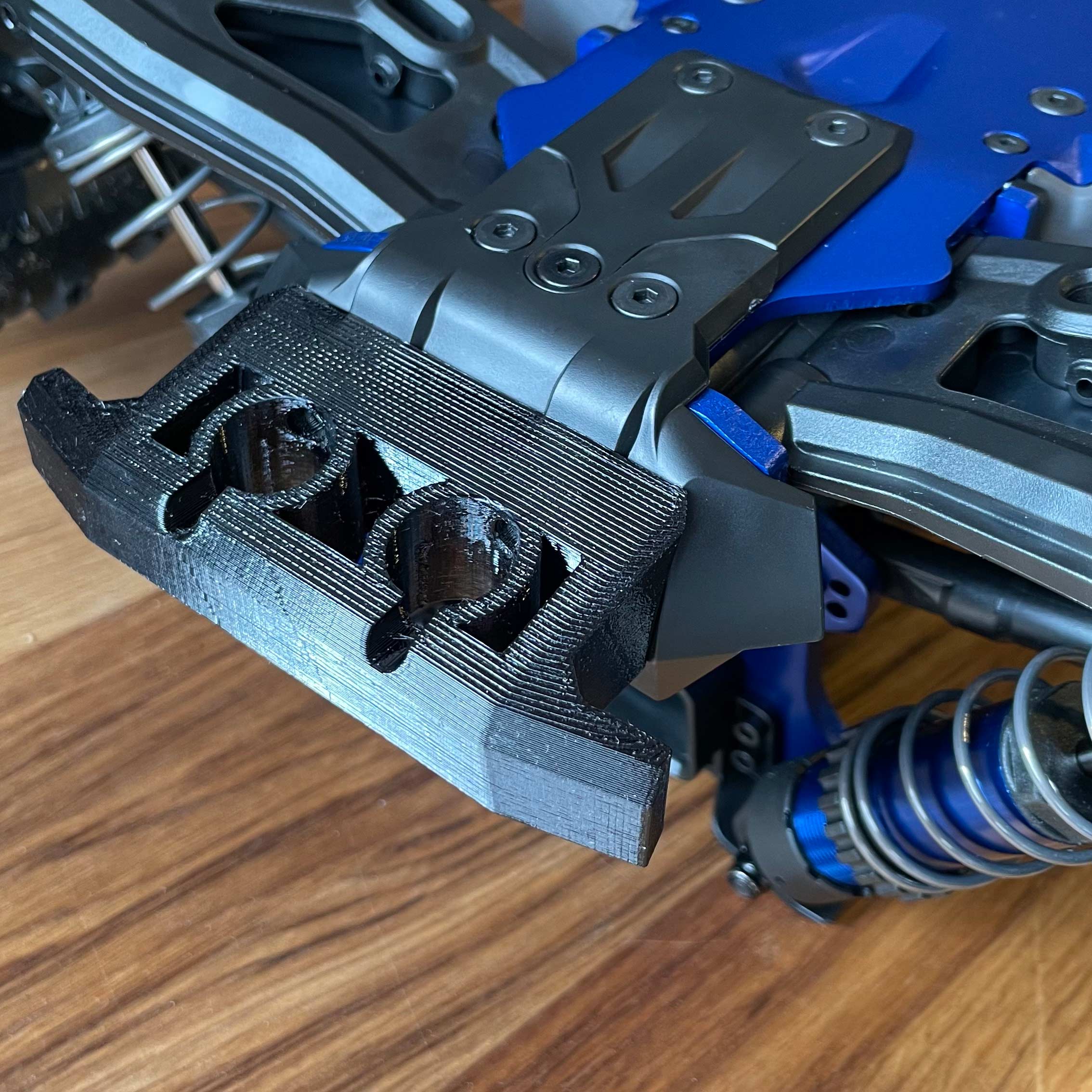 3D file Traxxas Sledge Front Bumper 🚁・3D printable design to download・Cults