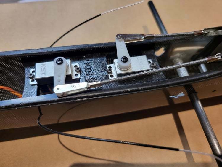 Free 3D file Pixel SC Airtech platine servo・3D printing template to download・Cults