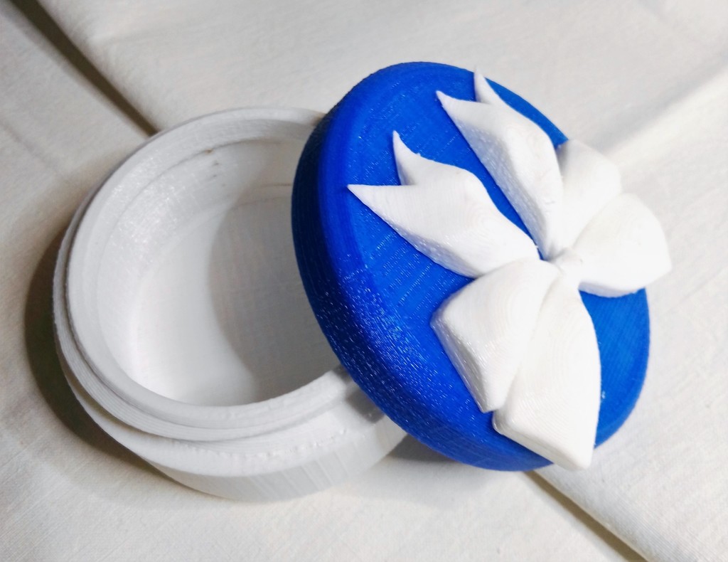 Free 3D file candy box with screw cap・3D printing template to download ...