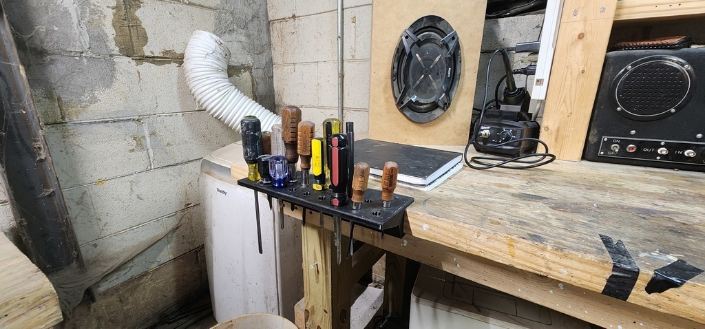 Free 3D file 18-Piece Screwdriver Rack for 2x4/2x8 etc Lumber 🪛・3D ...