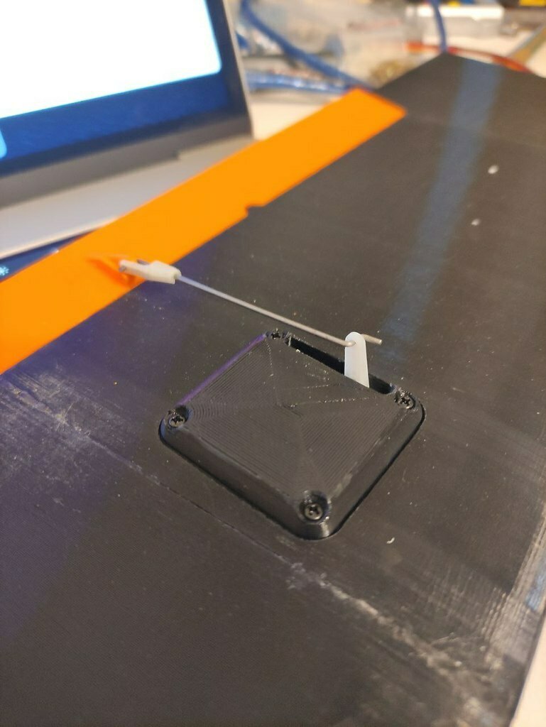 Free 3D file Madame Jeanette: cover for servo sg90 on the wing・3D print ...