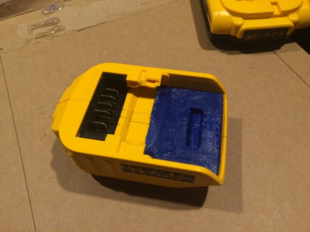 Free 3D file DeWalt USB adapter positive locking insert・Model to ...