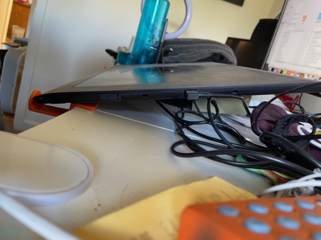 Free 3D file Adjustable drawing tablet easel/desk storage hook・3D ...