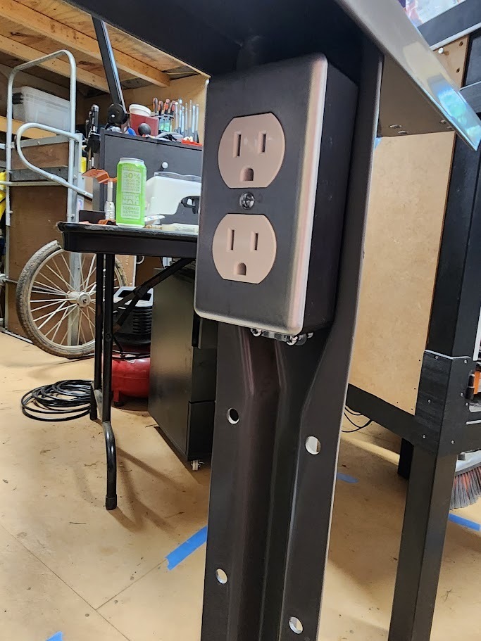 Free 3D file Tennsco workbench shop table flared leg outlet box single ...