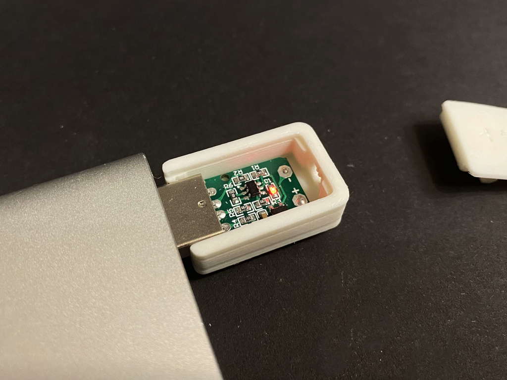 Archivo STL gratis Carcasa USB de carga rápida para disparador LX-QC01 / carcasa simple para ...