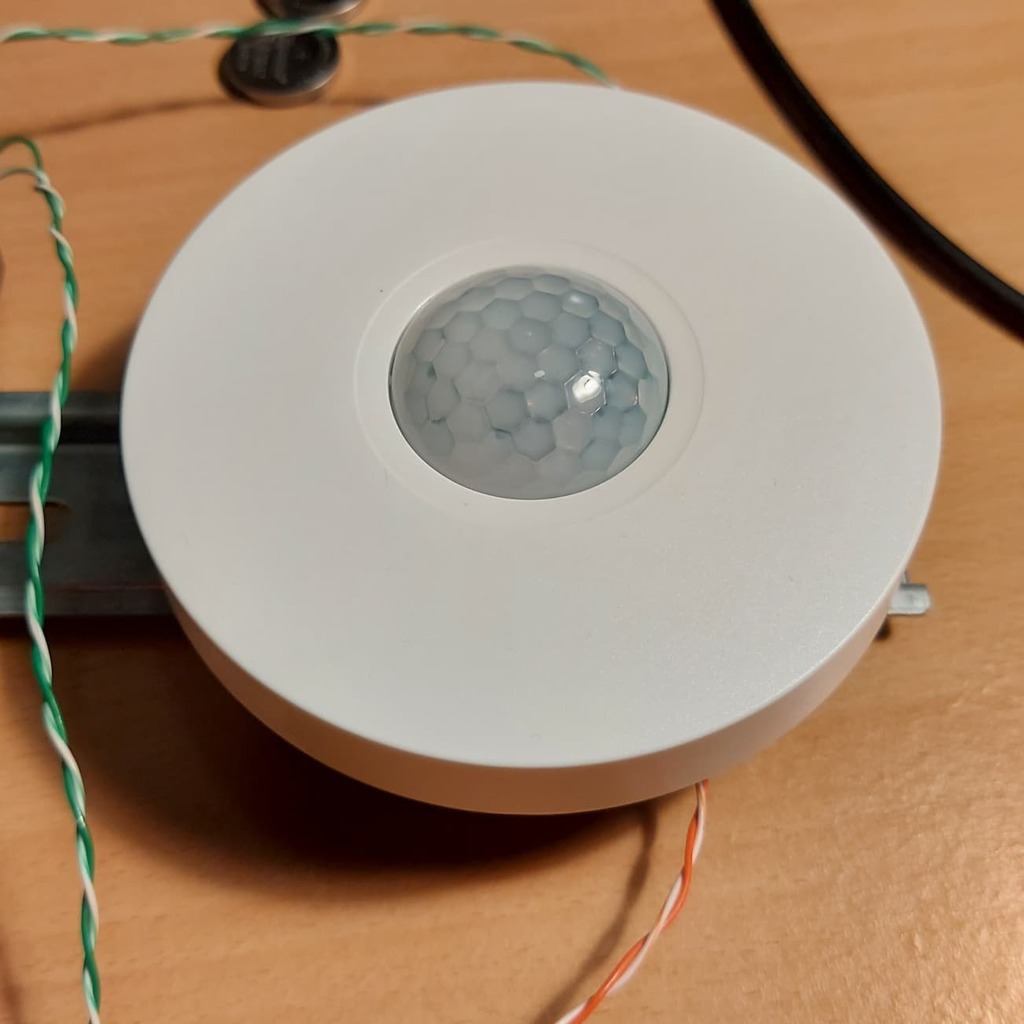 Free 3D file Loxone presence tree DIN adapter・3D printing design to ...