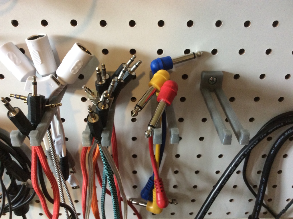 Free 3D file Pegboard 3.5mm Cable Hanger・3D print design to download・Cults