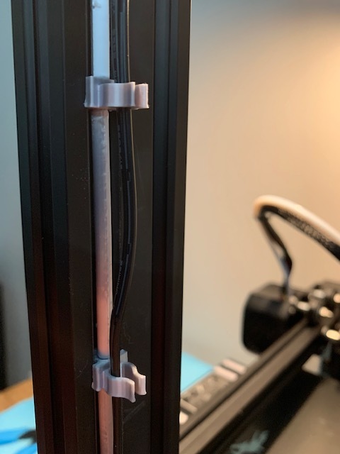 Free 3D file Ender 3 v2 wire clip with vertical inserts for spacing・3D ...