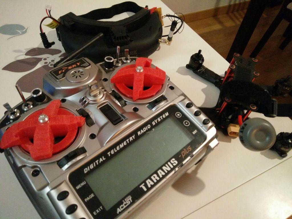 Fichier 3D gratuit [XtremeFPVSpain] Taranis / Turnigy / Futaba Gimbal ...