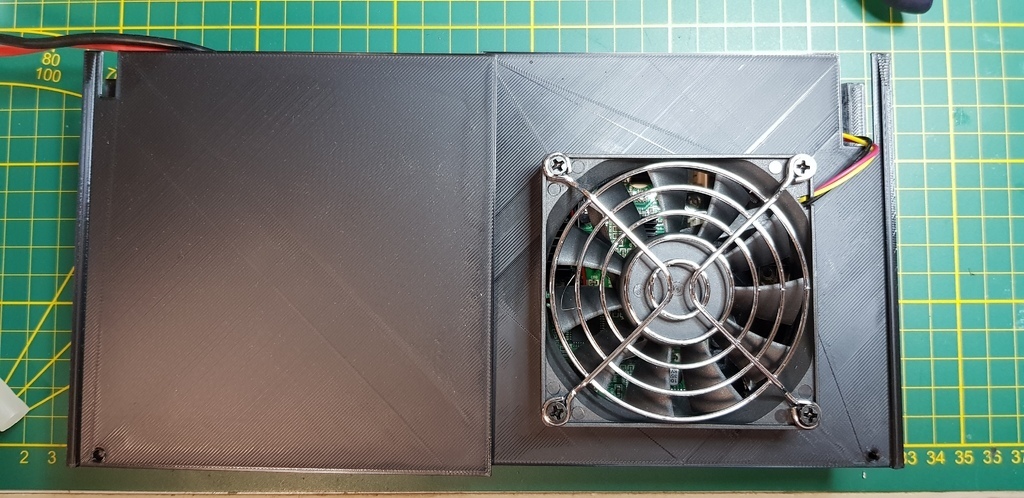 Free 3D file Right Lid with 80x80x15mm Fan・3D printer design to ...