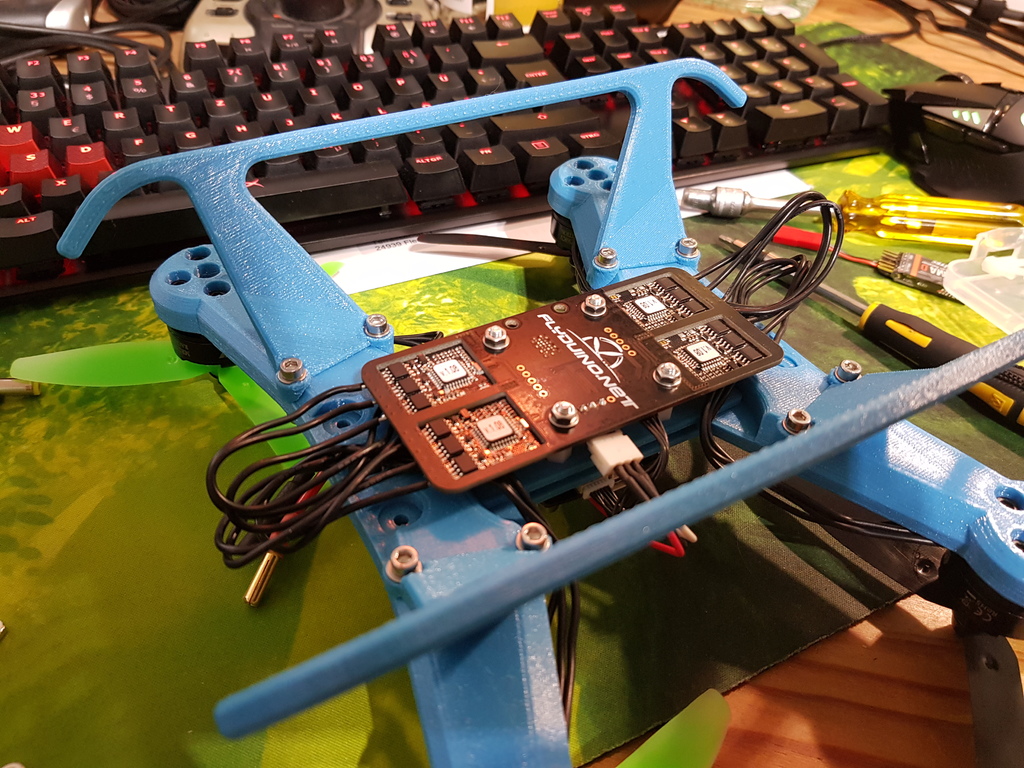 Free 3D file drone landing skids・Model to download and 3D print・Cults