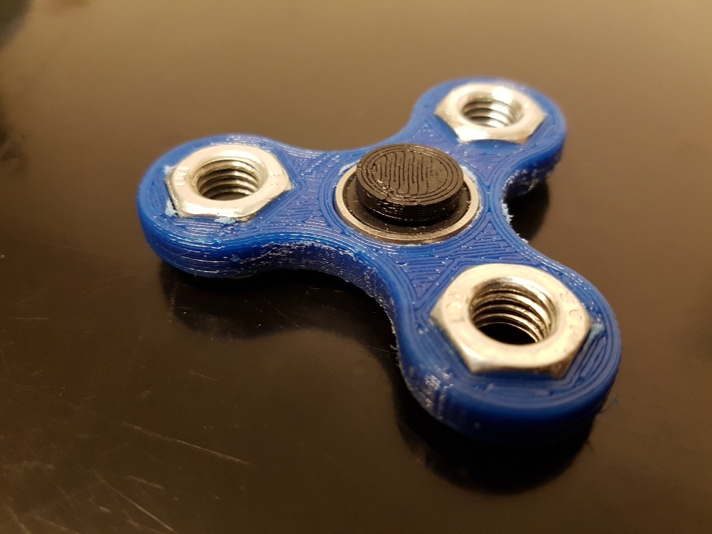 Free 3D file Fidget toy-bearing spinner 4 small hands・3D printing ...