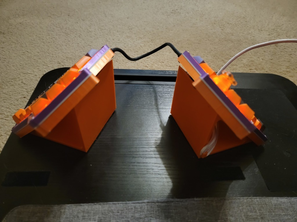 Free 3D file Split Keyboard Tent ⌨️・3D print design to download・Cults