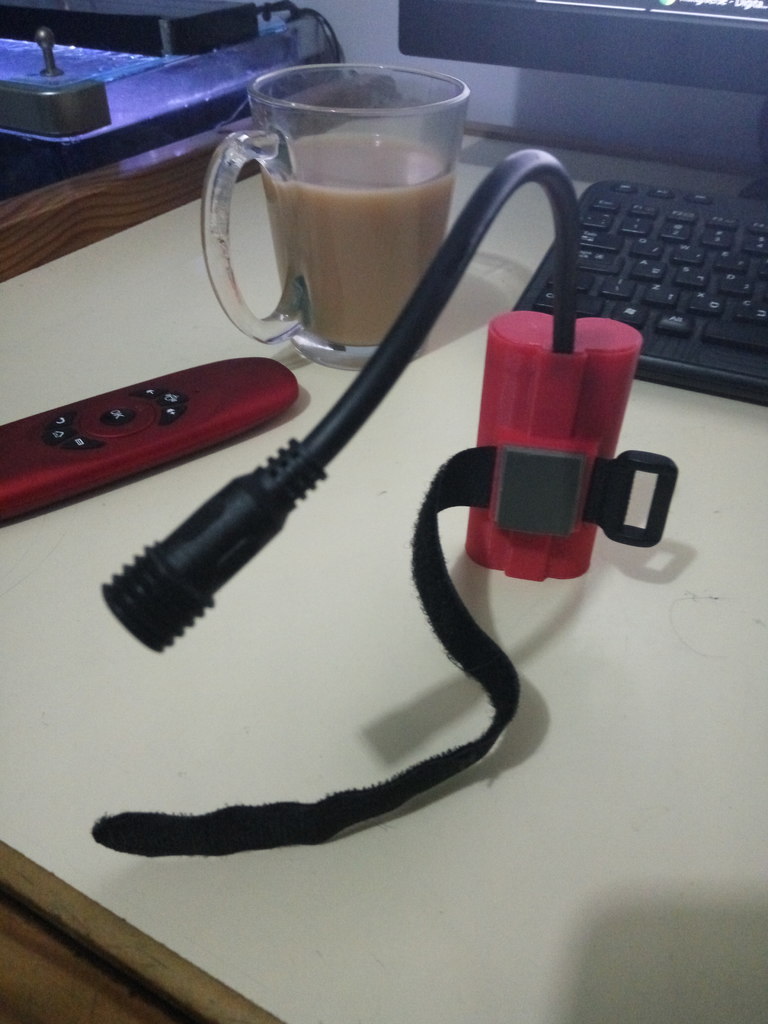 Free 3D file 18650 Li-ion battery holder for flashlights・3D printer design to download・Cults