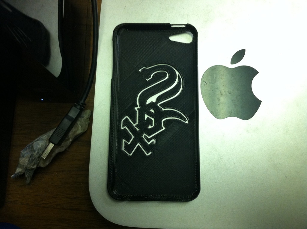 Free 3D file Chicago South Sider iPod 5 case.・3D print object to ...