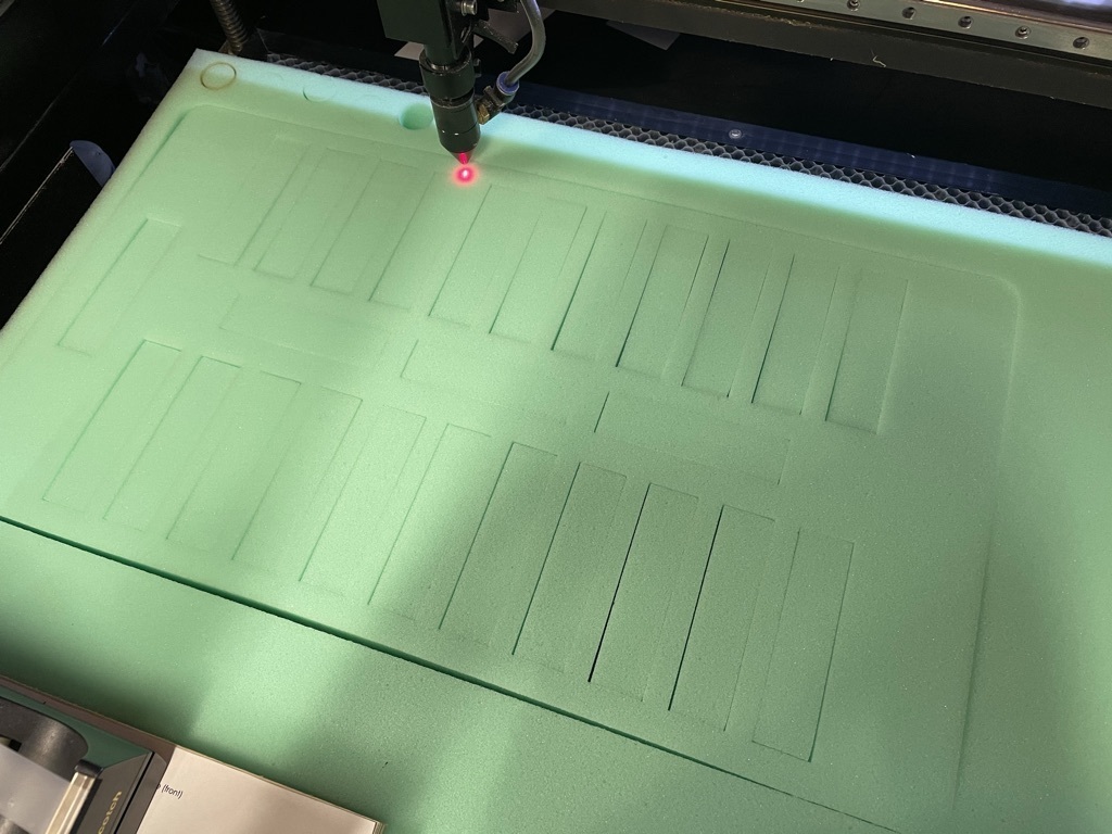 Free 3D file 26 Hard Drive Foam Holder for Pelican 1535 Cases・3D ...