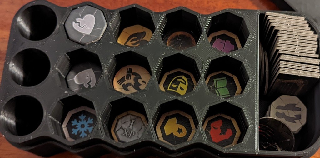 Archivo 3D gratis Contenedor de fichas Bardsung 🎲・Plan imprimible en 3D ...