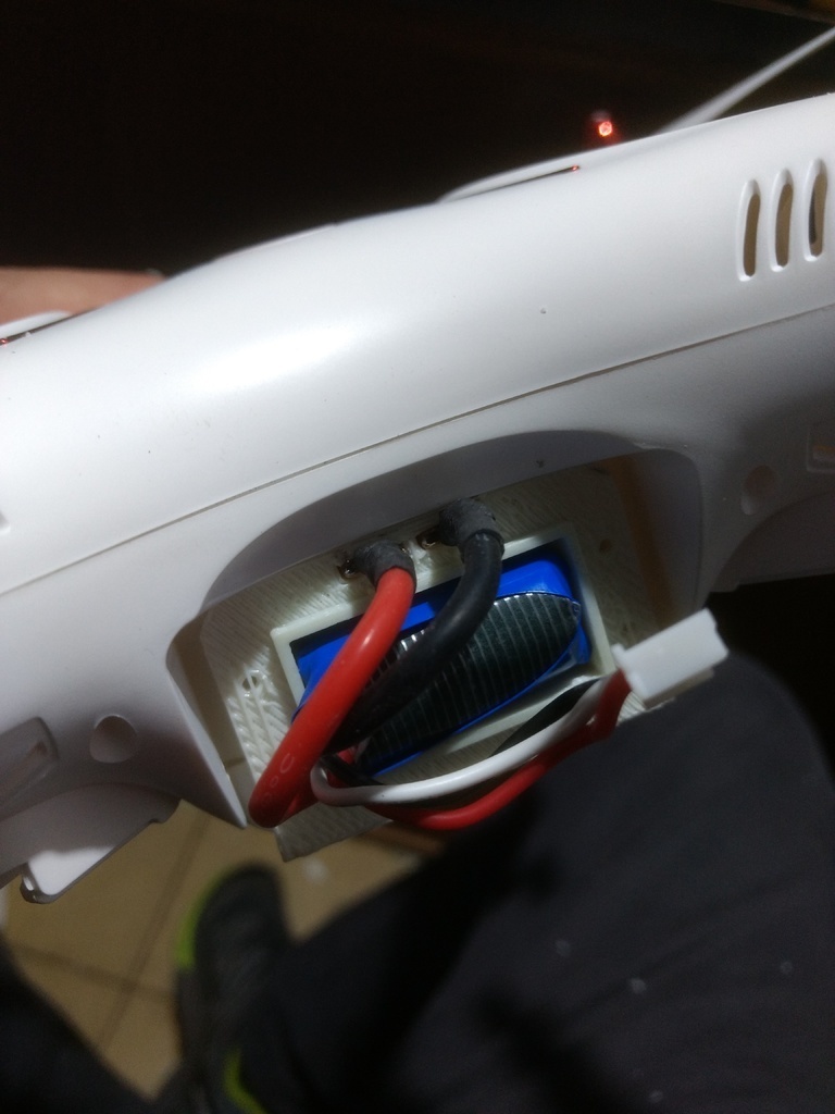 Archivo 3D gratis Adaptador para maletín de batería Syma X8・Plan de ...