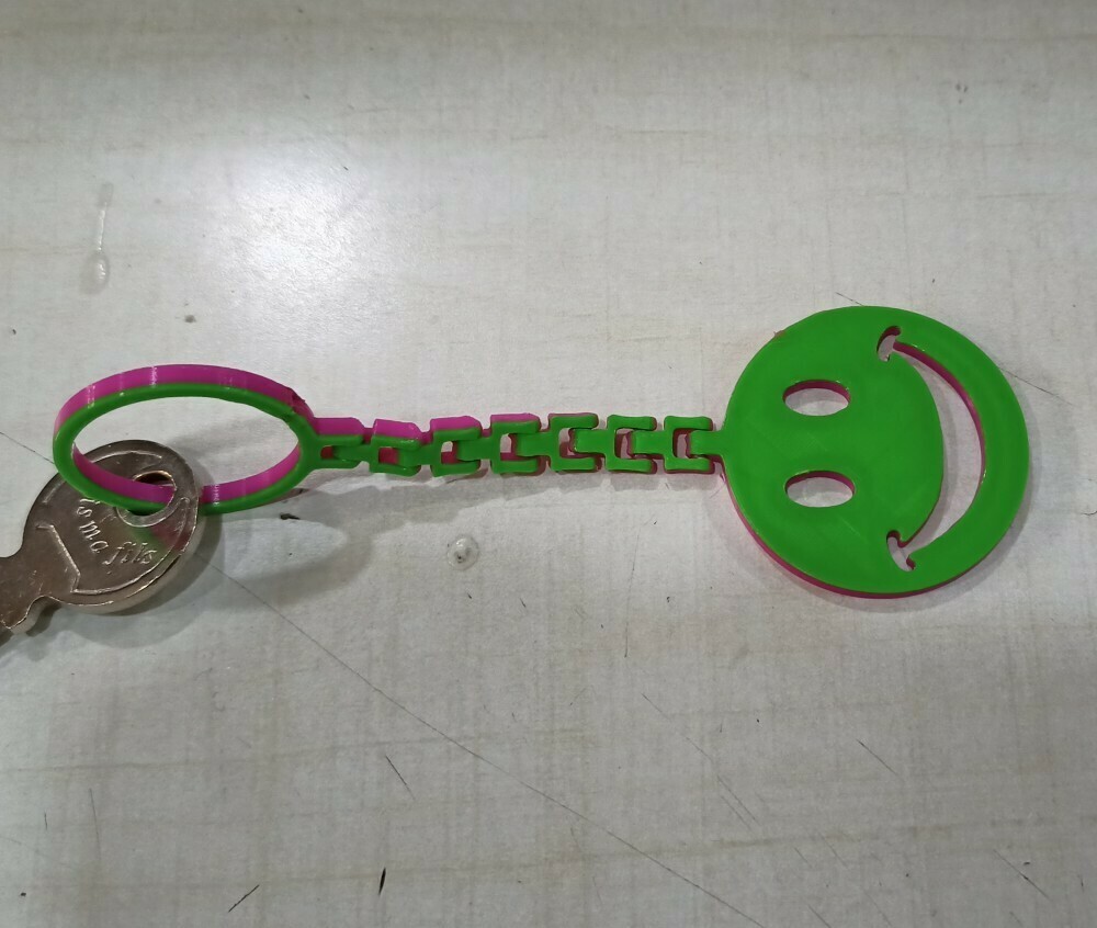 Free 3D file Smiley Face Keyring Chain・3D print design to download・Cults