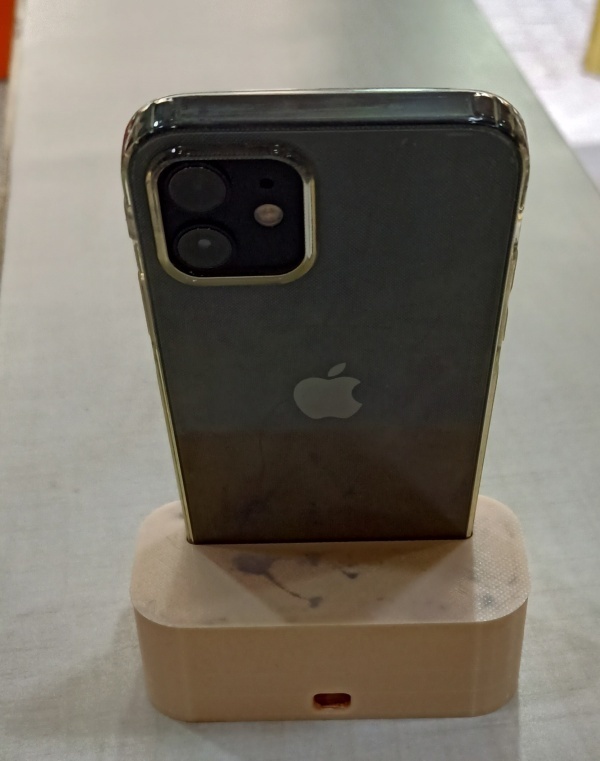 Free 3D file iPhone 12/13 Dock (With Cable Attachment Hole)・3D printer ...