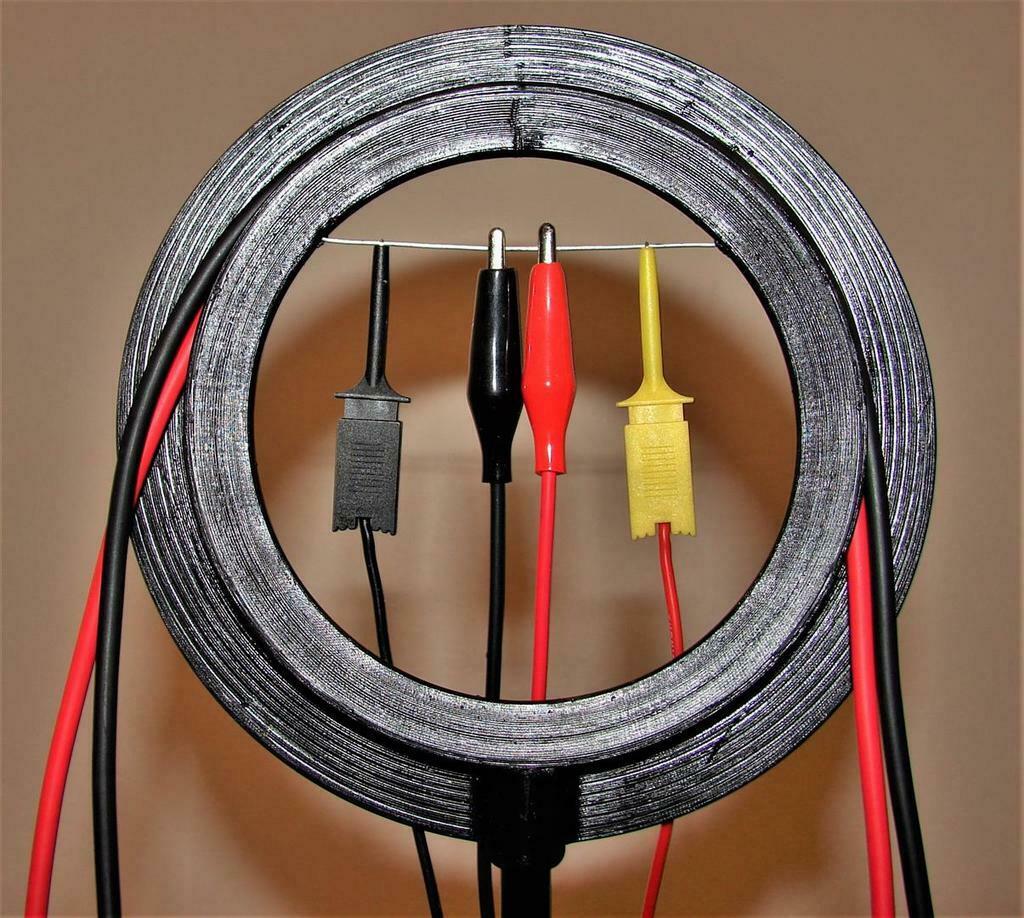 Free 3D file Desk-Use Stand & Upright Lead Holder for FLUKE 189 & 87-IV ...