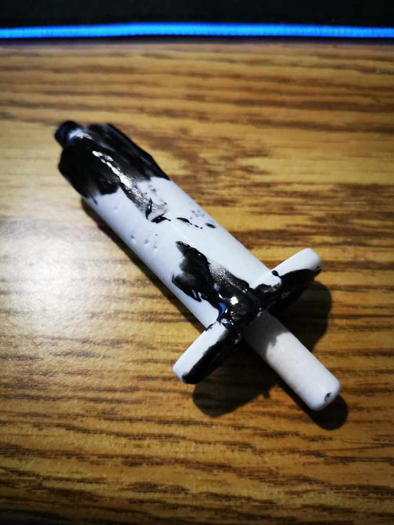 Free 3D file Small Epoxy syringe 🤏・3D printer model to download・Cults