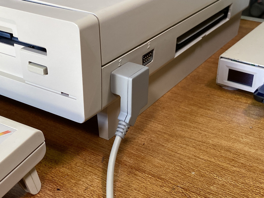 Free 3D file Amiga 1000 Tank Mouse plug・3D printable design to download ...