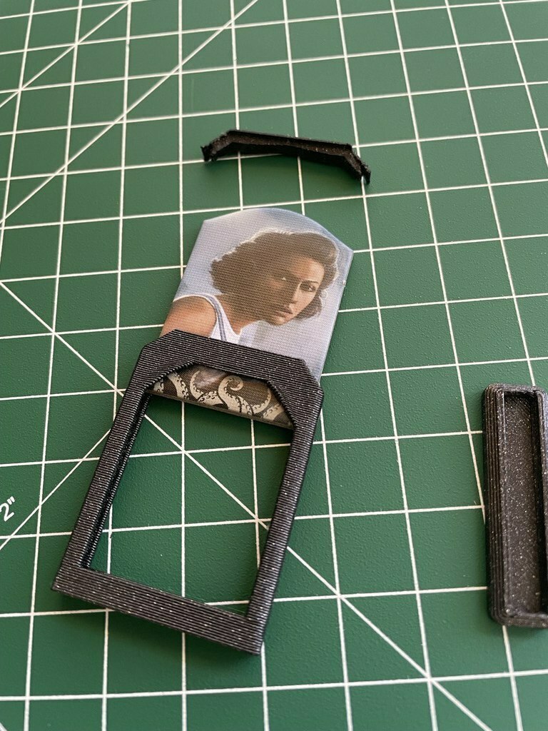 Free 3D file Eldritch Horror Investigator Token Stand - Frame 🖼️・3D ...