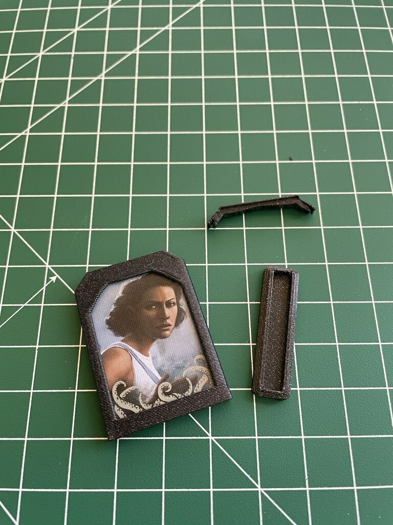 Free 3D file Eldritch Horror Investigator Token Stand - Frame 🖼️・3D ...