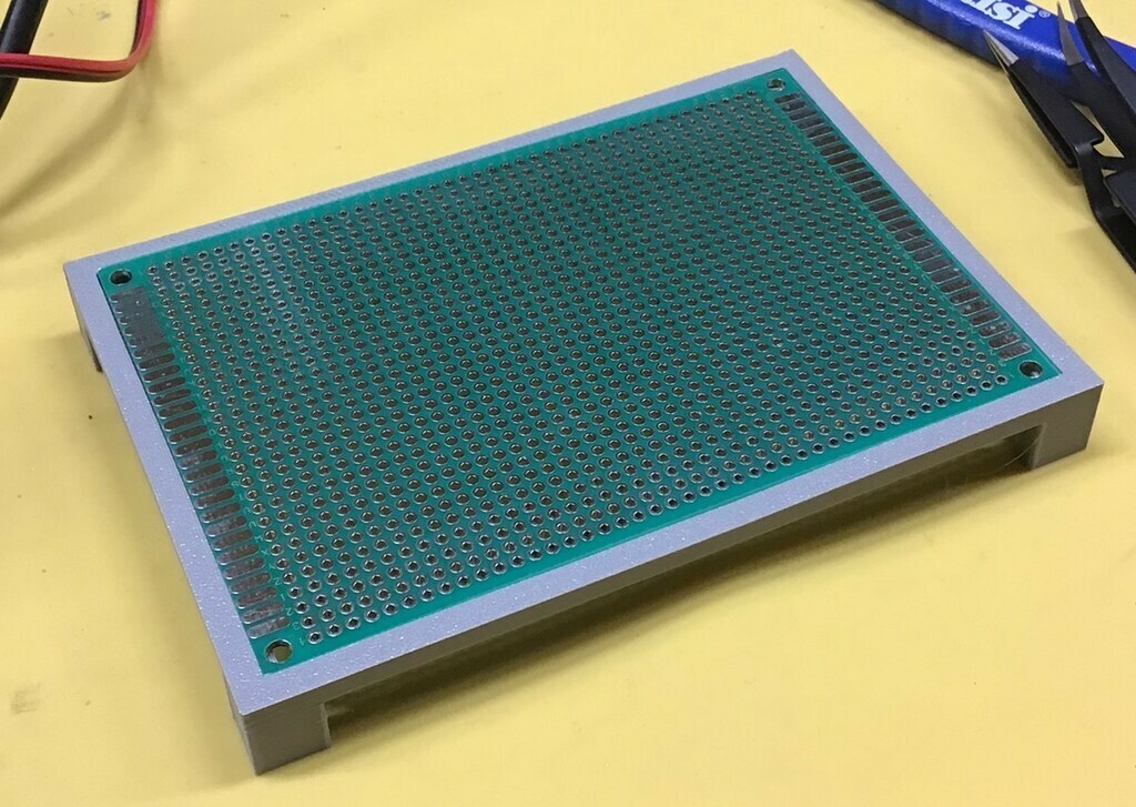 Free 3D file PCB Holder・3D printer model to download・Cults