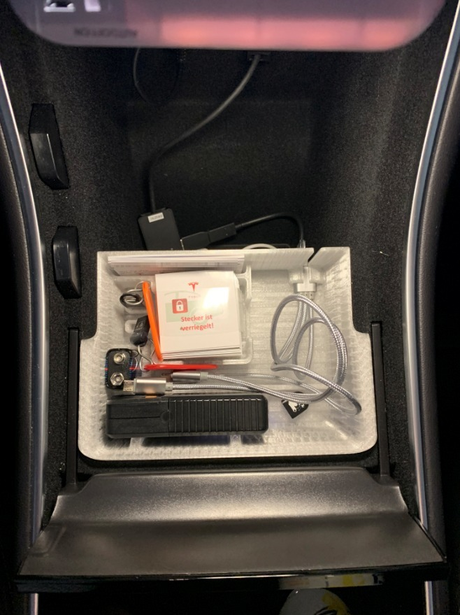 Free 3D file Tesla Model 3 center console tray bin storage - MOD for 9V ...