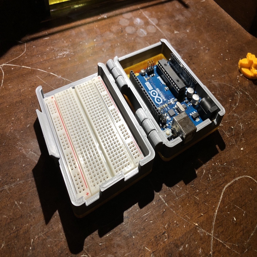 Fichier 3D gratuit Mallette Arduino UNO avec support de planche à pain・Modèle à télécharger et à ...