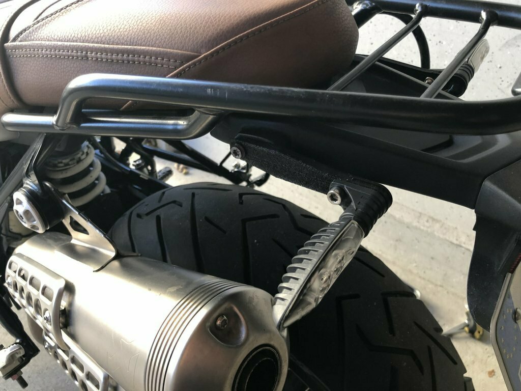 STL file BMW R nineT Turn signal repositioning brackets・3D print design ...