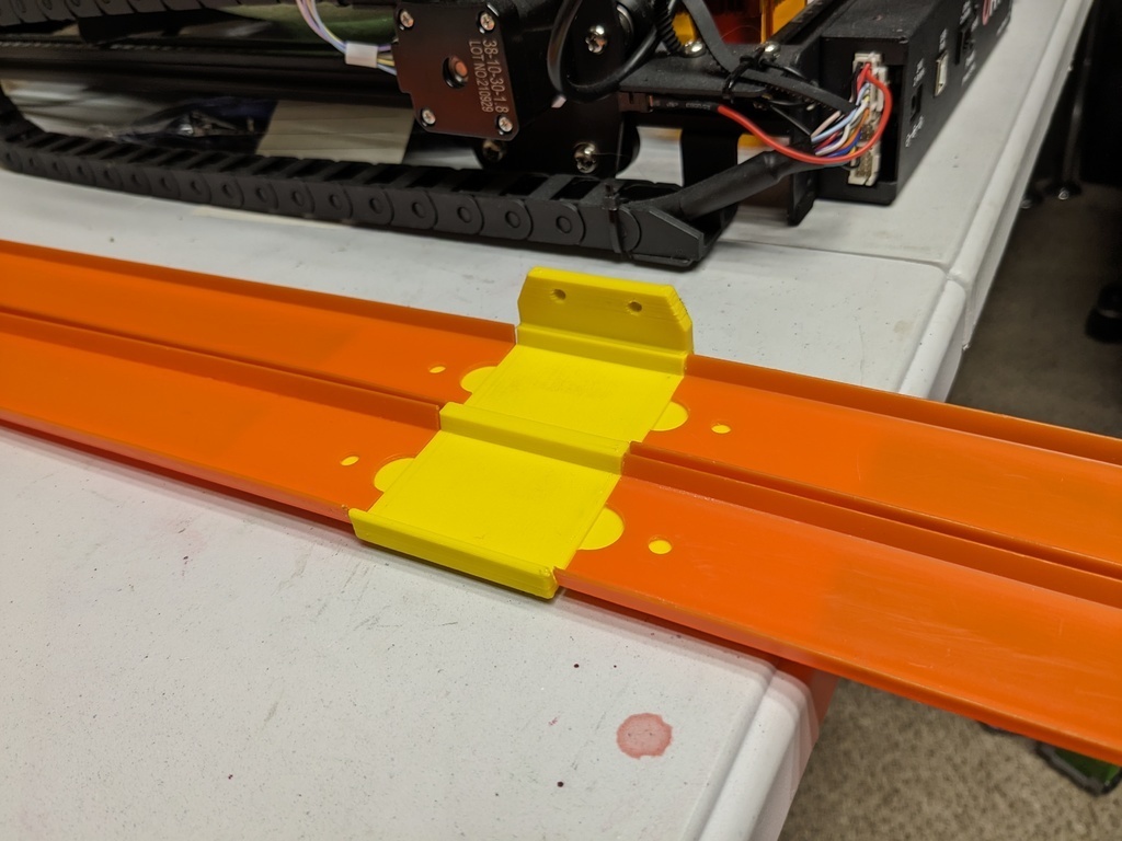 Free 3D file Hotwheels/Matchbox side by side racetrack wall connector ...