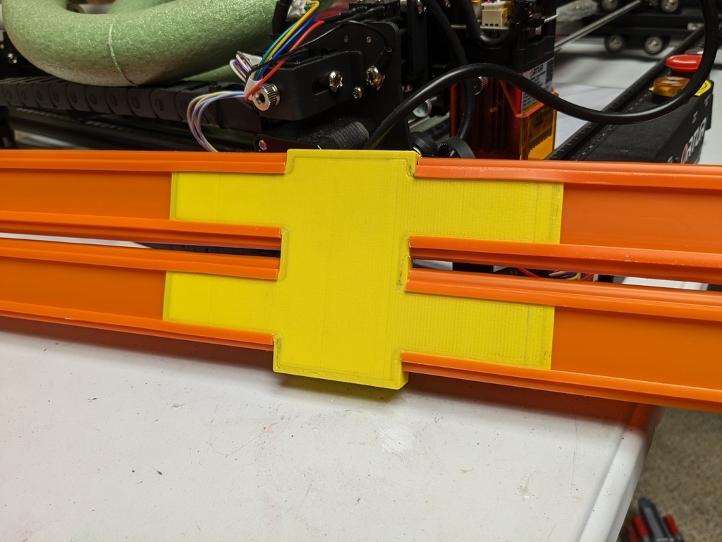 Free 3D file Hotwheels/Matchbox side by side racetrack wall connector ...