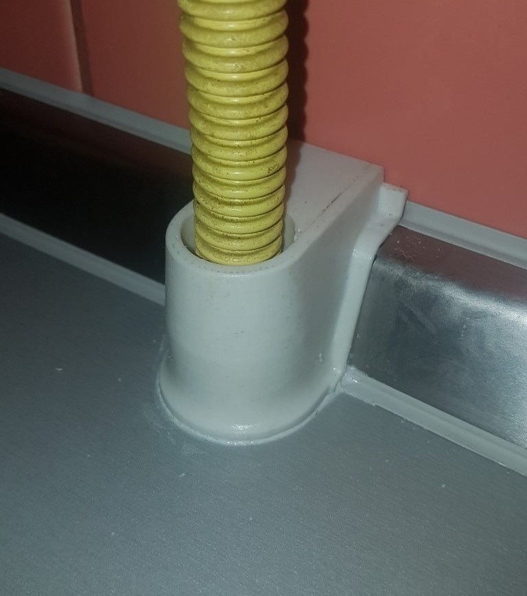 Fichier 3D gratuit Rehau skirt pipe entry・Objet imprimable en 3D à ...