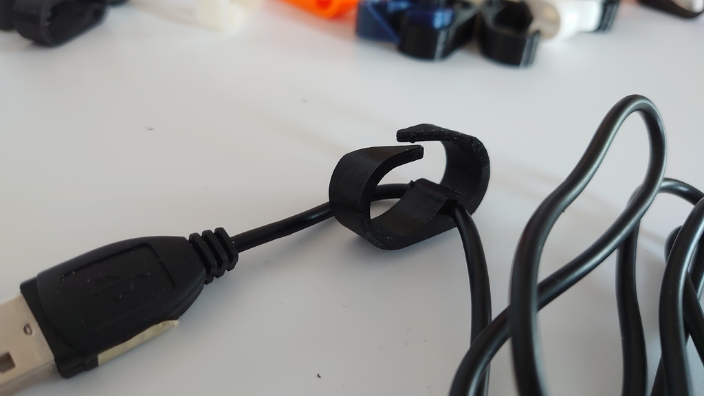 Free STL file Cable Clip・Model to download and 3D print・Cults