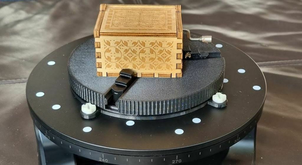 3D-Datei Revopoint Dual-Axis Turntable 130mm Three Jaw Chuck mdkendall ...