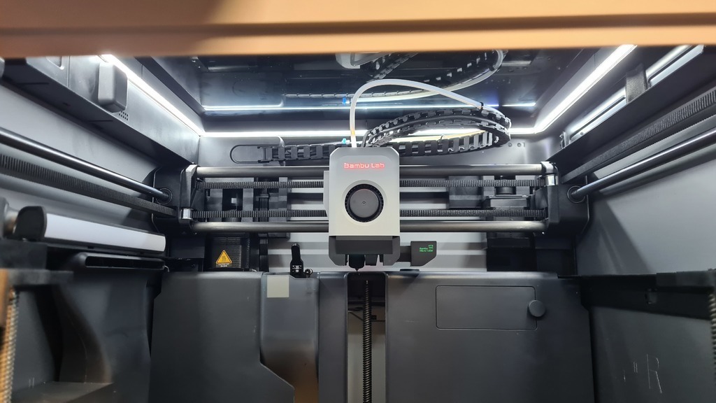 Free 3D file Bambu X1C Top Glass Riser remix for Neon-LED-Stripe 🔝 ...