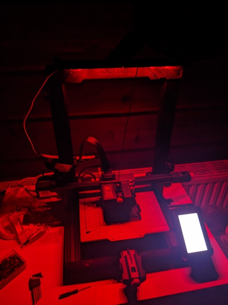 Archivo 3D gratis Soporte Anycubic Kobra LED・Objeto imprimible en 3D para descargar・Cults