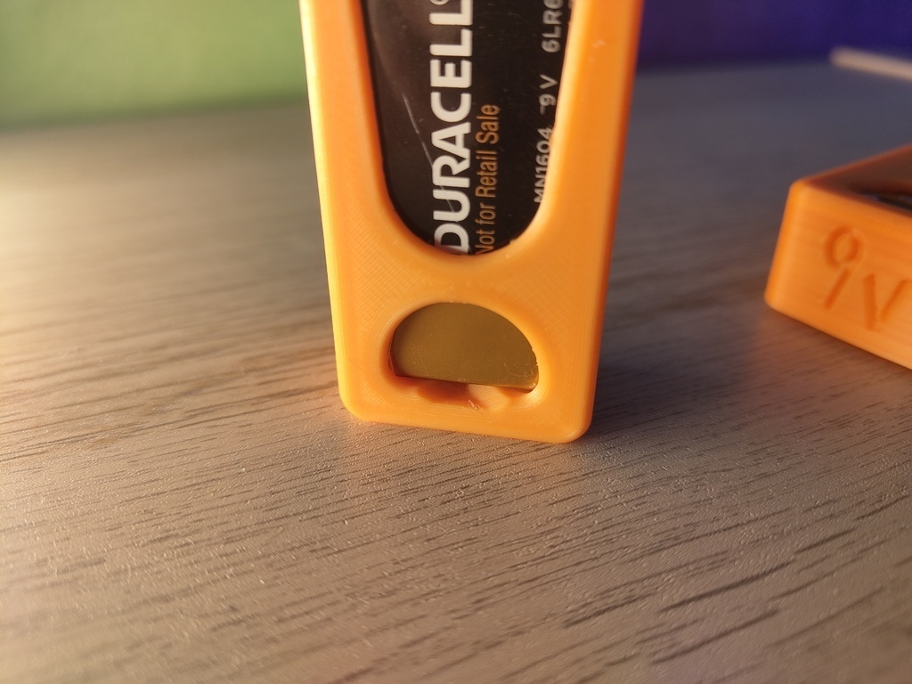 Archivo 3D gratuito Protector de pilas de 9 voltios con clic satisfactorio・Objeto para descargar ...