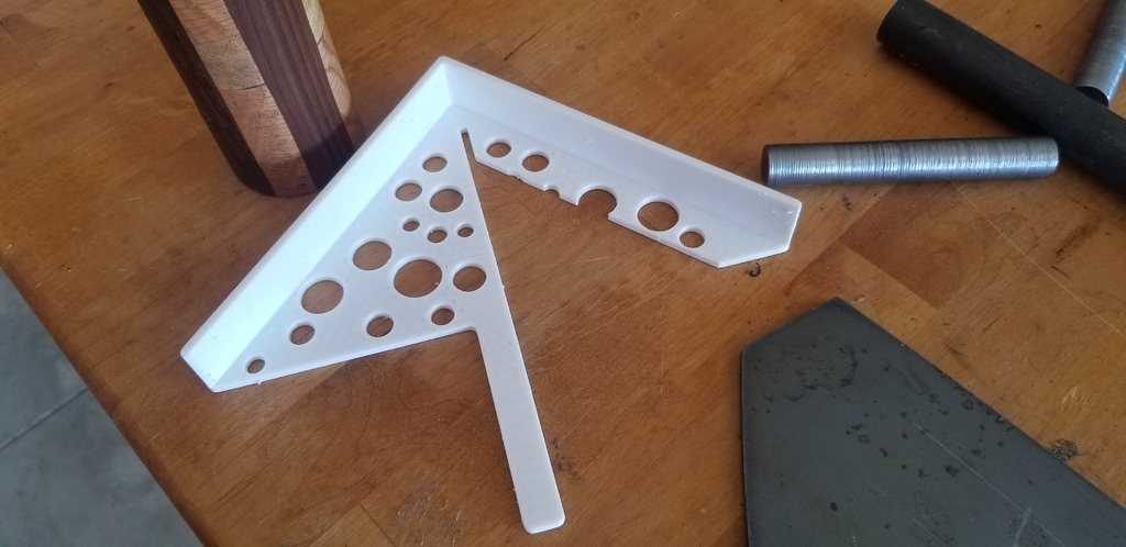 Free STL file Center Finder 🪵・Design to download and 3D print・Cults