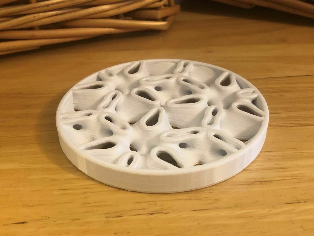 Fichier 3D gratuit Quatre sous-verres à surface minimale・Objet pour ...
