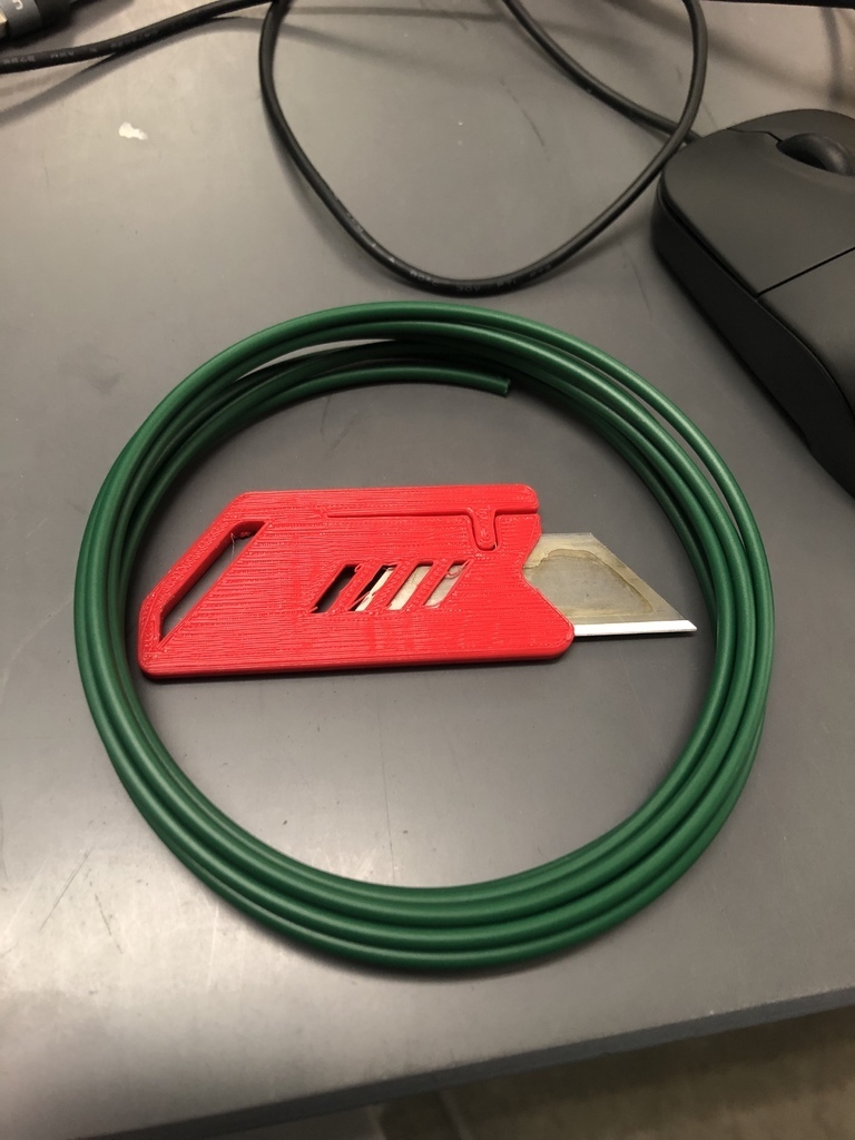 Free 3D file Keychain Knife - Utility Blade Holder - Modified for Your ...