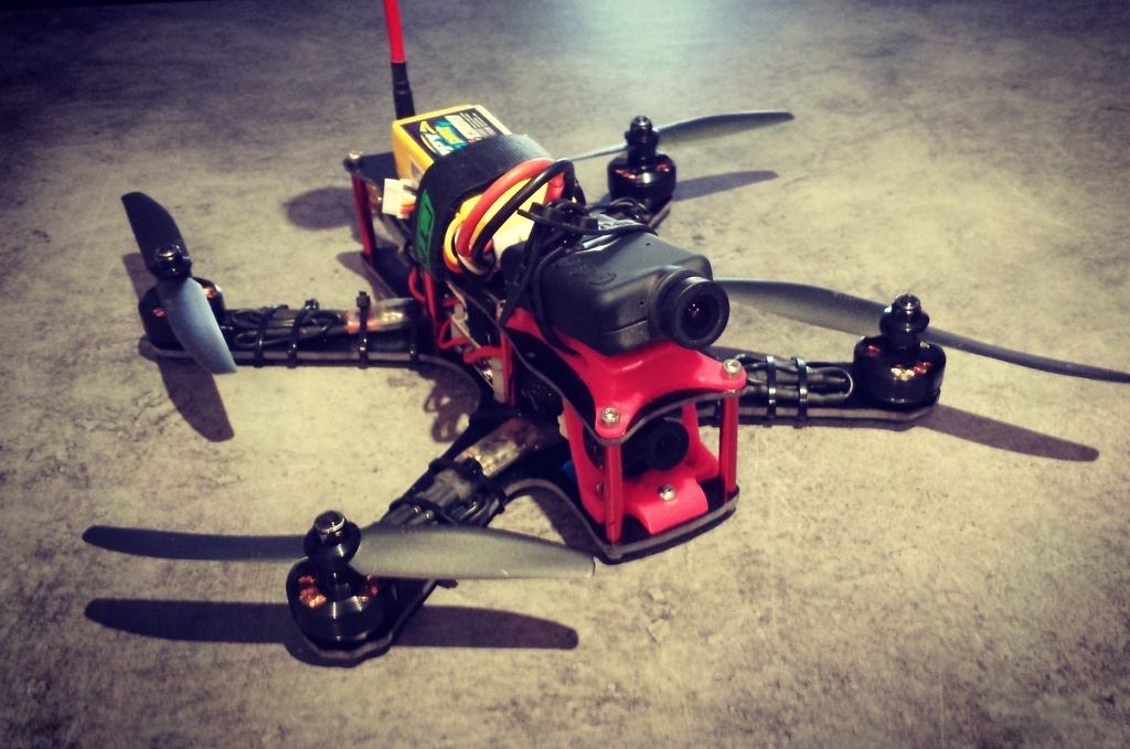 Free STL file Support CAMERA FPV 32X32 center distance SONY 600 700 800 ...