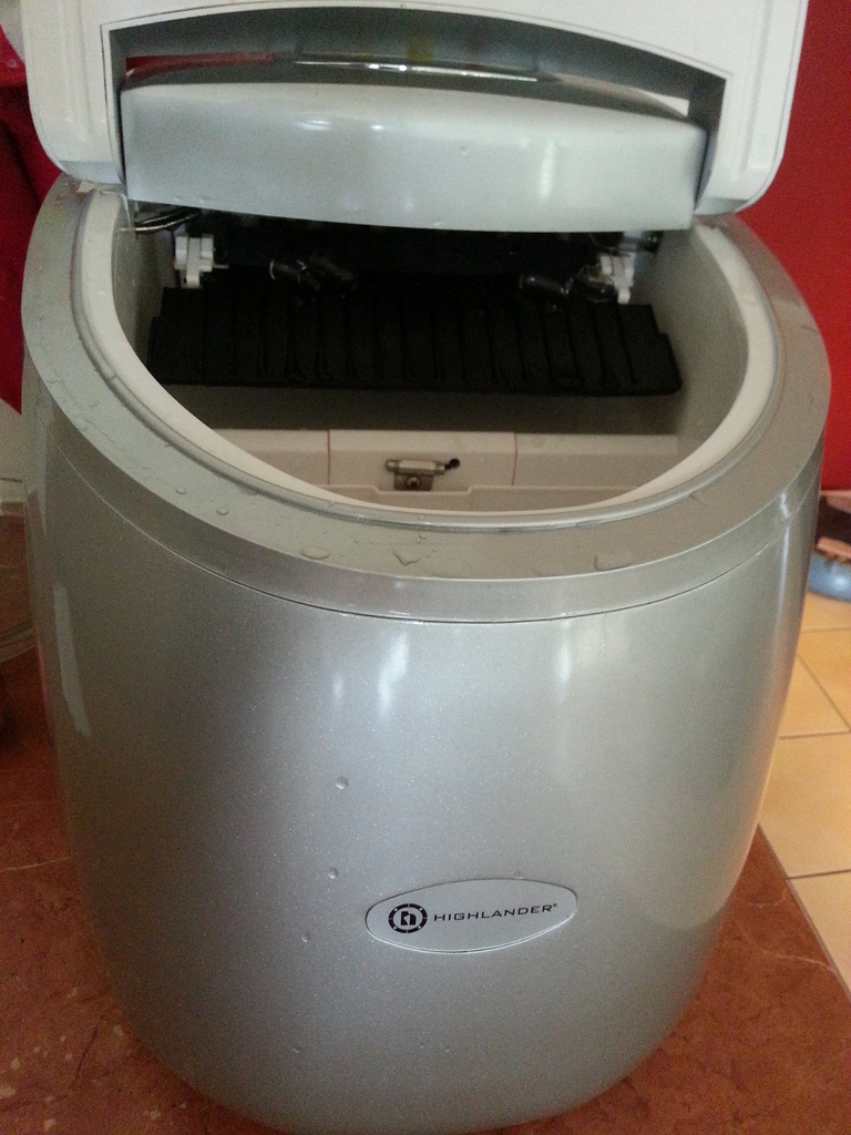 Free 3D file Highlander Ice maker tray・3D printable design to download ...