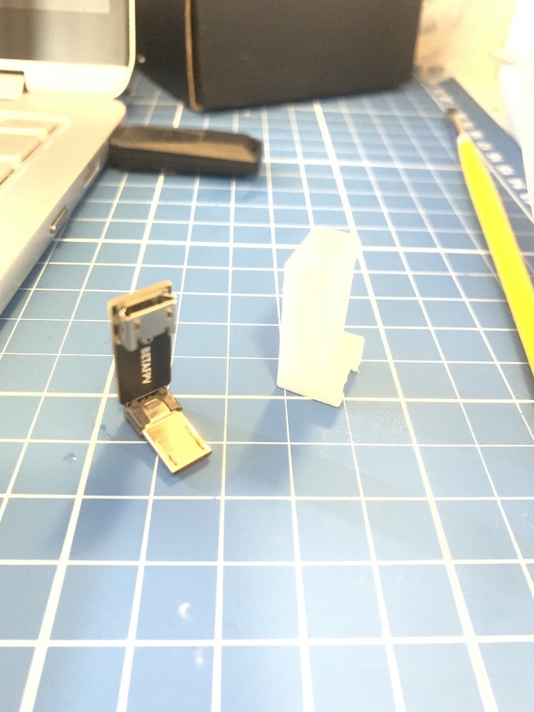 Free 3D file cover to USB L adapter・3D printable model to download・Cults