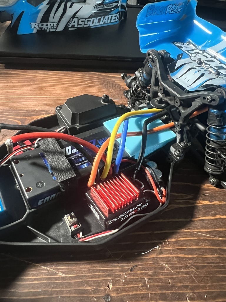 Free 3D file Team Associated RB10 buggy shorty battery spacer/hold down ...