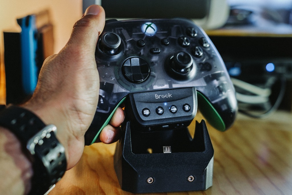 Free STL file Xbox One Controller Stand for Brooks Adapter 🎮・Design to ...
